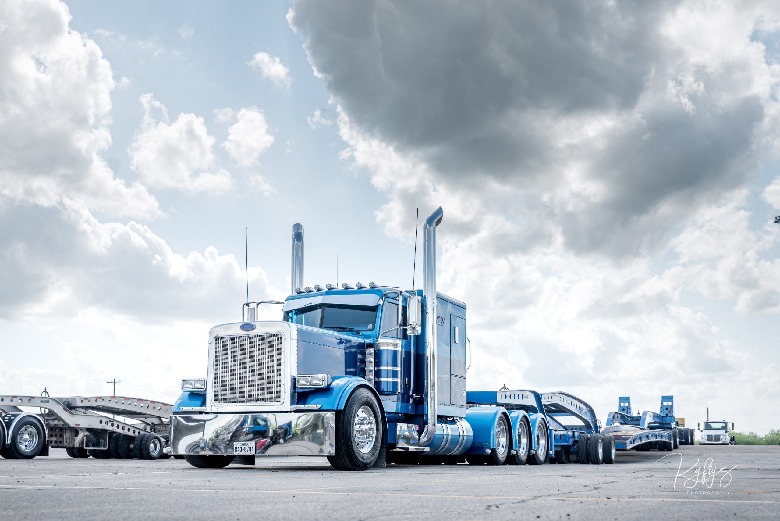 ABOUT - Equipment Express Inc.